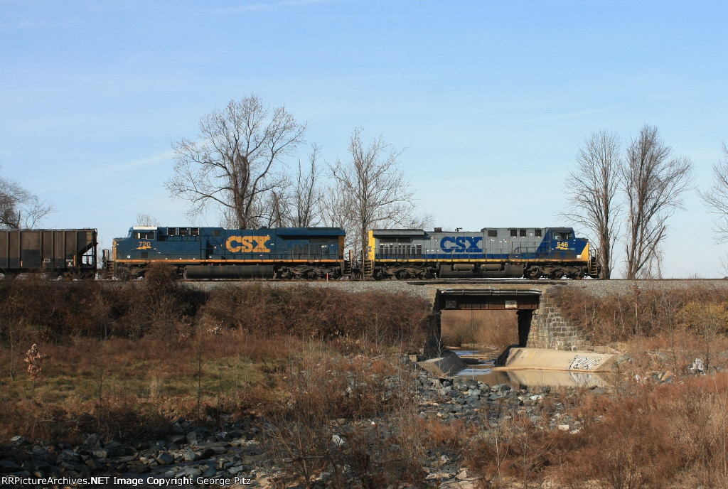 CSX 546 and 720